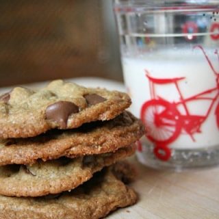 Crispy Chewy Chocolate Chip Cookie - stetted