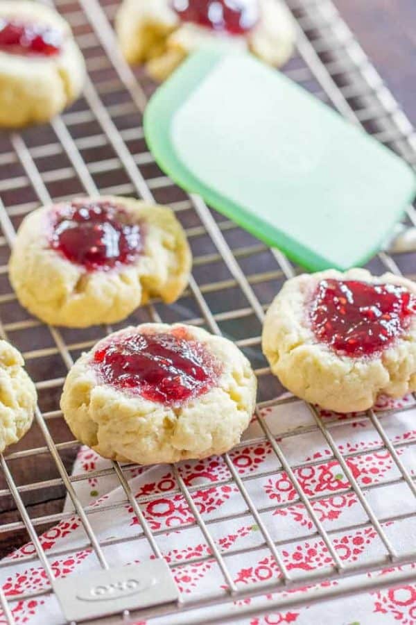 Raspberry Thumbprint Cookies (Syltkakor) - stetted