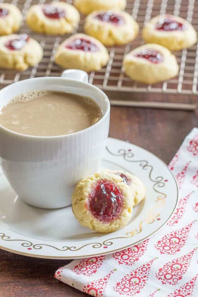 Raspberry Thumbprint Cookies (Syltkakor) - stetted