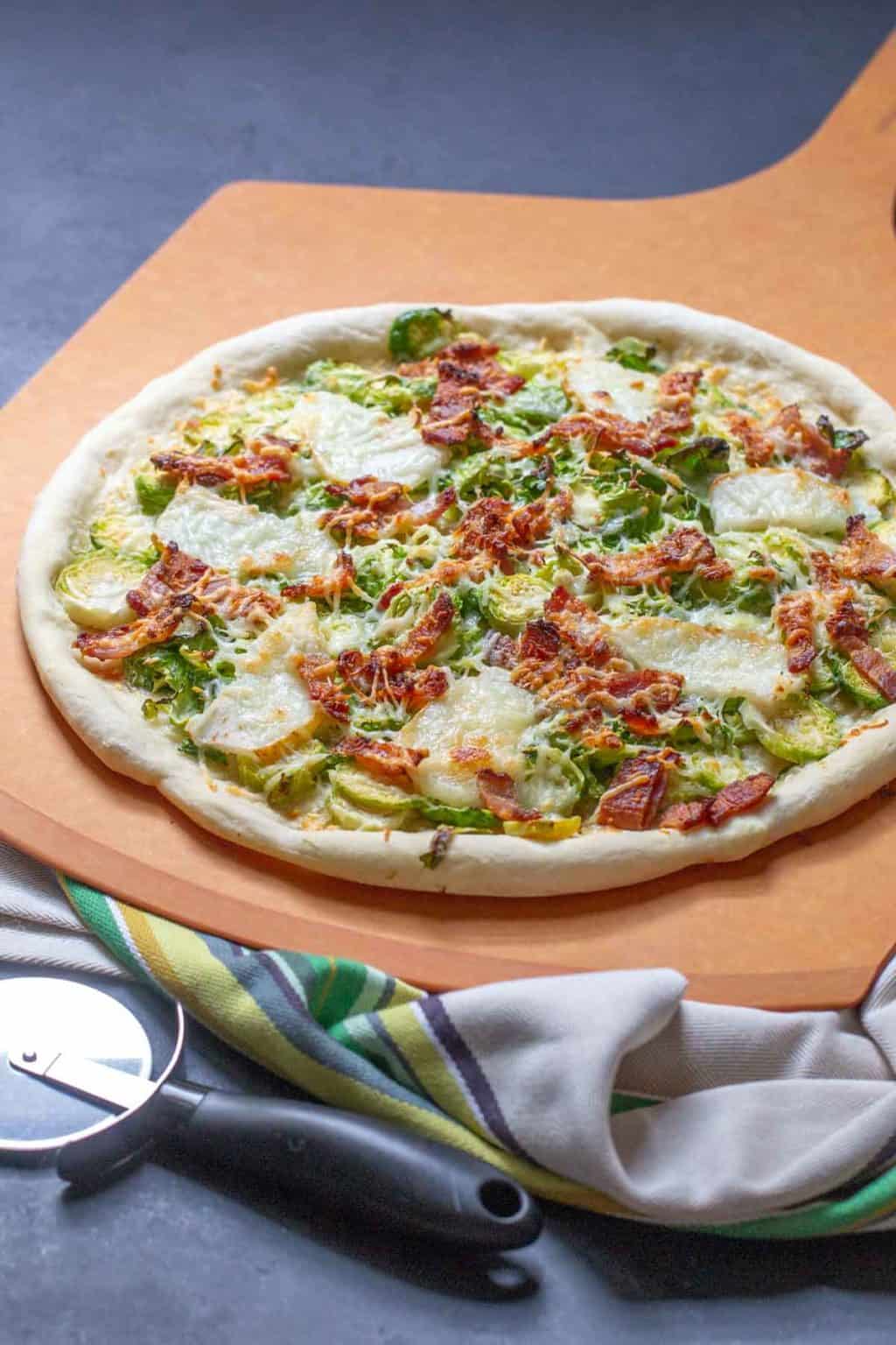 Brussels Sprouts Pizza with Bacon and Pear - stetted