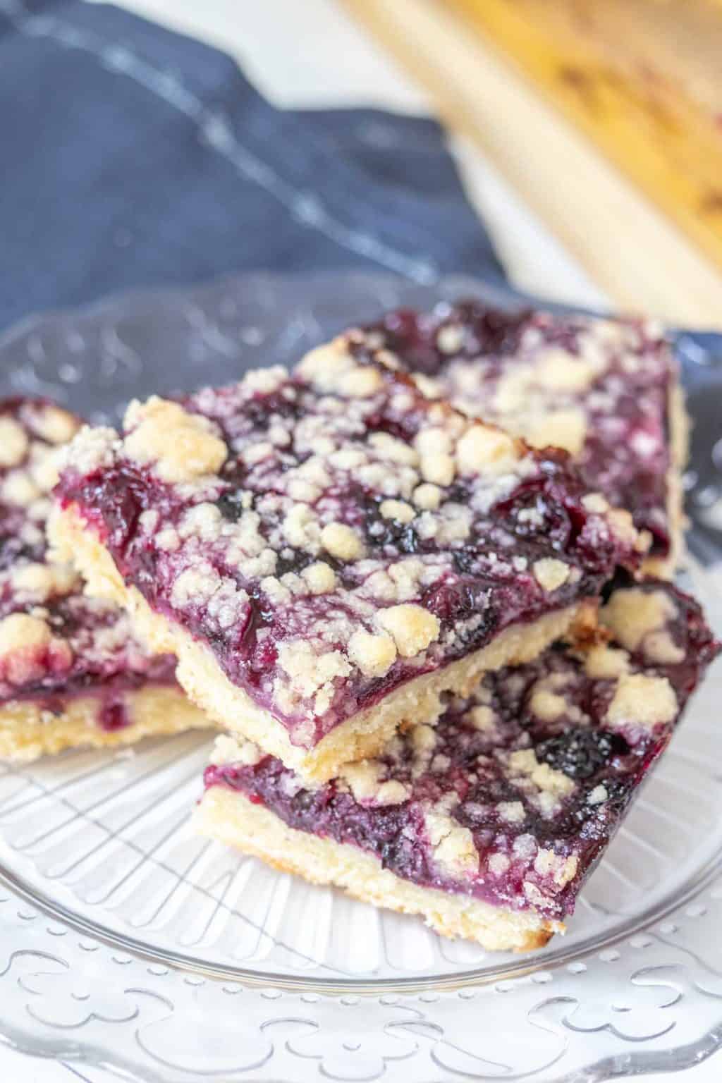 Blueberry Bars with Crumble Topping- stetted